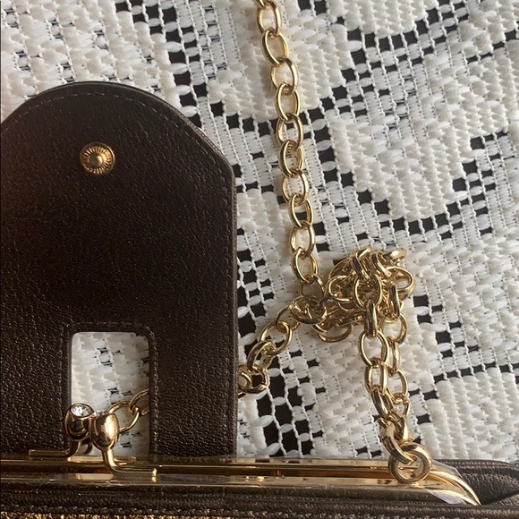 Vincis Bench | Bags | Vincis Bench Crossbody Bag | Poshmark